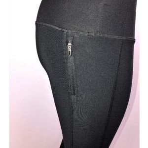 Hind | Pants & Jumpsuits | Hind Black Capri Leggings With Keycell ...